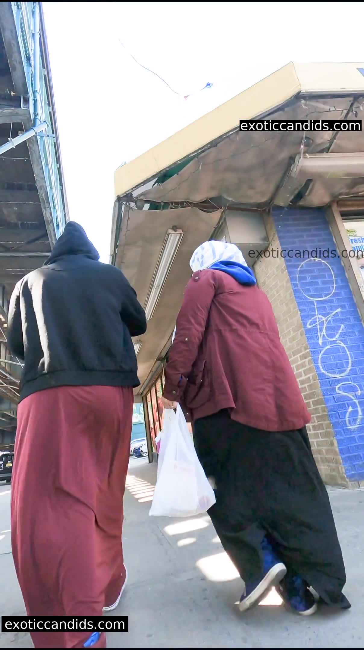 Exotic Candids – Hijabis Arabic Mideastern Candids